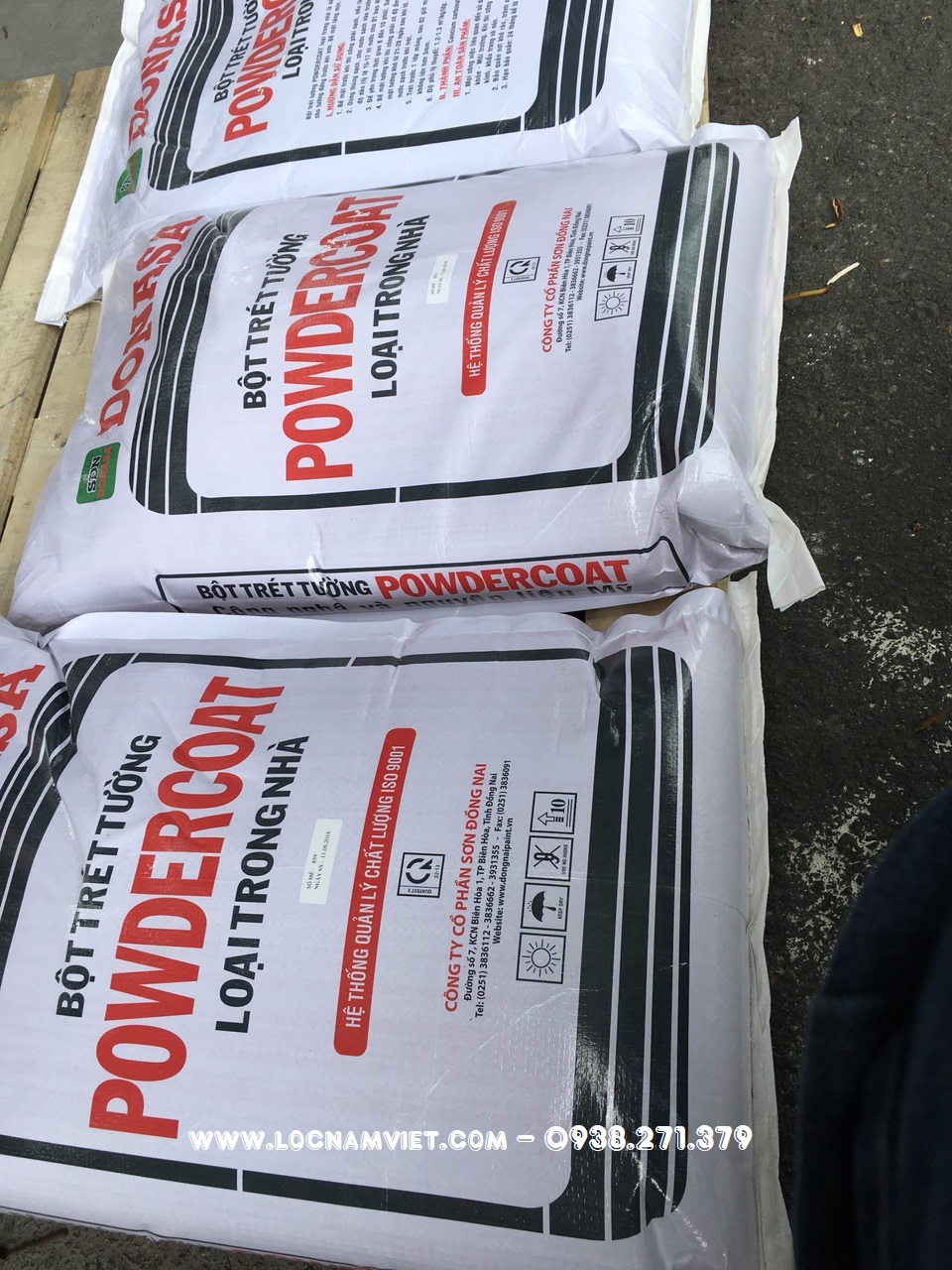 BOT TRET TUONG POWDECOAT TRONG NHA (4) – VẬT LIỆU CÔNG TRÌNH